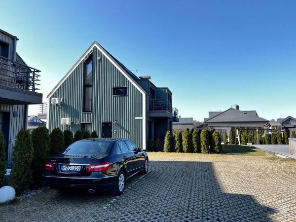 Black Mercedes-Benz E 350 2009 in Alytus, with an engine capacity of 3.50 L and mileage of 212 thousand km for 9999 €, photo 3 on AUTOMOTO.COM.LV