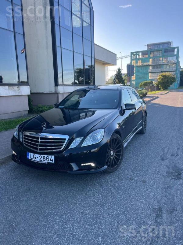 Black Mercedes-Benz E 350 2009 in Riga, with an engine capacity of 3.00 L and mileage of 401 thousand km for 10500 €, photo 1 on AUTOMOTO.COM.LV