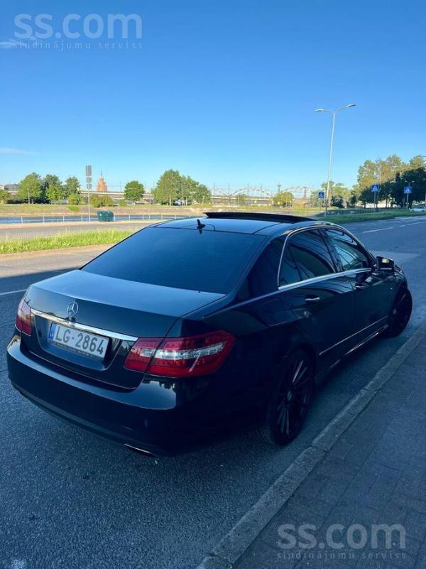 Black Mercedes-Benz E 350 2009 in Riga, with an engine capacity of 3.00 L and mileage of 401 thousand km for 10500 €, photo 2 on AUTOMOTO.COM.LV