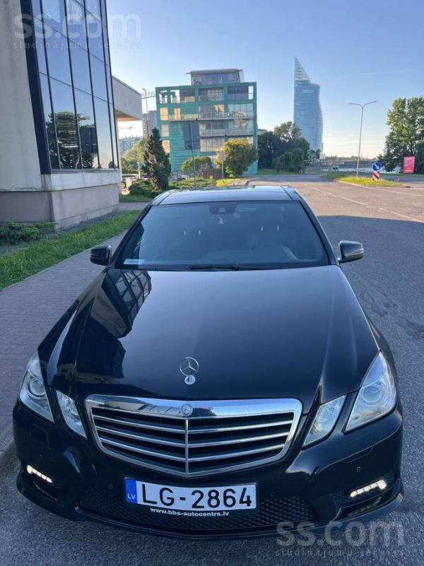 Black Mercedes-Benz E 350 2009 in Riga, with an engine capacity of 3.00 L and mileage of 401 thousand km for 10500 €, photo 5 on AUTOMOTO.COM.LV