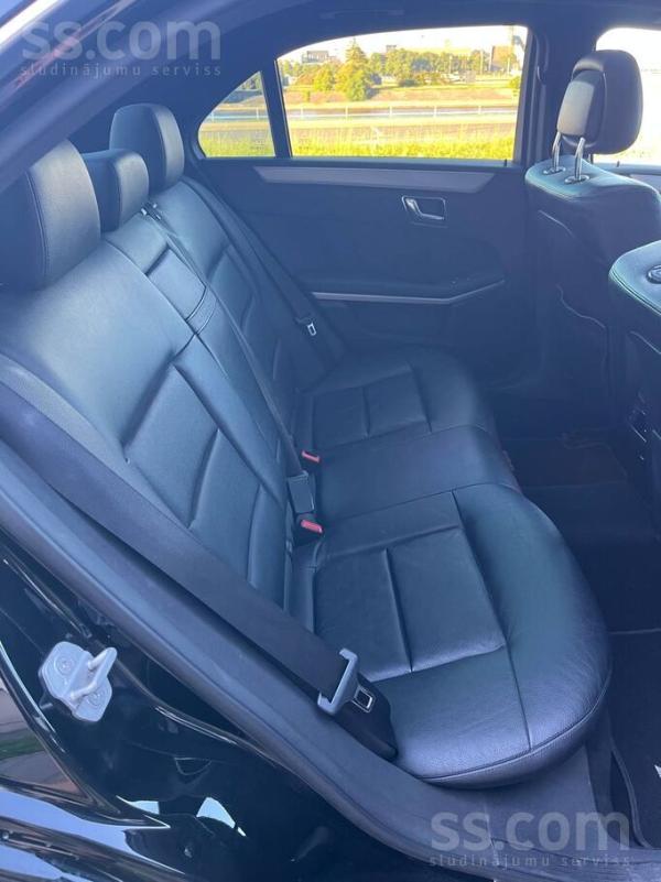 Black Mercedes-Benz E 350 2009 in Riga, with an engine capacity of 3.00 L and mileage of 401 thousand km for 10500 €, photo 7 on AUTOMOTO.COM.LV