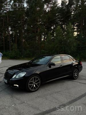 Черный Мерседес E 350 2009 в Вентспилс, объемом двигателя 3.00 л и пробегом 401 тыс. км за 8300 €, фото  на AUTOMOTO.COM.LV