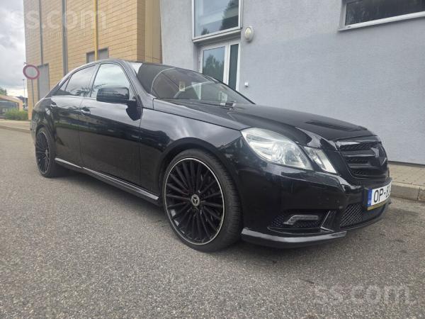 Black Mercedes-Benz E 350 2009 in Riga, with an engine capacity of 3.00 L and mileage of 0 thousand km for 7700 €, photo 2 on AUTOMOTO.COM.LV