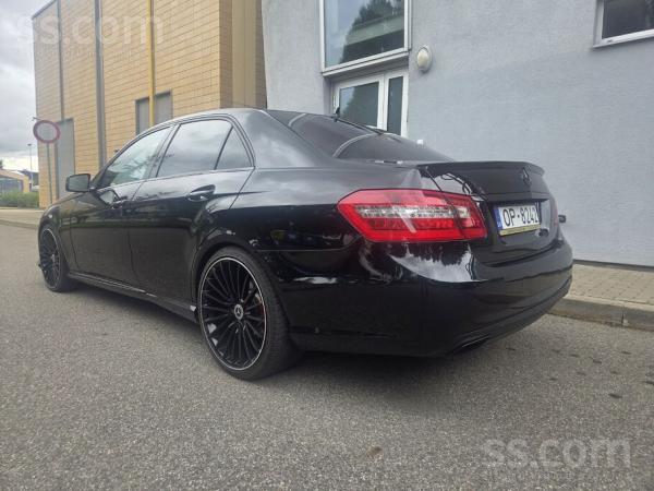 Black Mercedes-Benz E 350 2009 in Riga, with an engine capacity of 3.00 L and mileage of 0 thousand km for 7700 €, photo 3 on AUTOMOTO.COM.LV