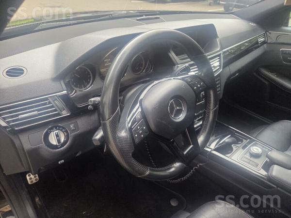 Black Mercedes-Benz E 350 2009 in Riga, with an engine capacity of 3.00 L and mileage of 0 thousand km for 7700 €, photo 10 on AUTOMOTO.COM.LV