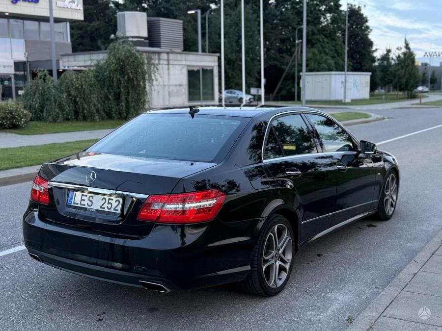 Black Mercedes-Benz E 350 2009 in Vilnius, with an engine capacity of 3.00 L and mileage of 490 thousand km for 5800 €, photo 6 on AUTOMOTO.COM.LV