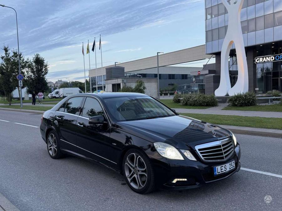 Black Mercedes-Benz E 350 2009 in Vilnius, with an engine capacity of 3.00 L and mileage of 490 thousand km for 5800 €, photo 8 on AUTOMOTO.COM.LV
