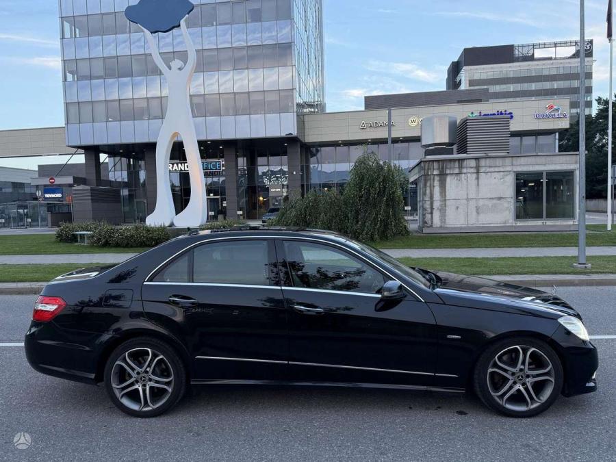 Black Mercedes-Benz E 350 2009 in Vilnius, with an engine capacity of 3.00 L and mileage of 490 thousand km for 5800 €, photo 15 on AUTOMOTO.COM.LV