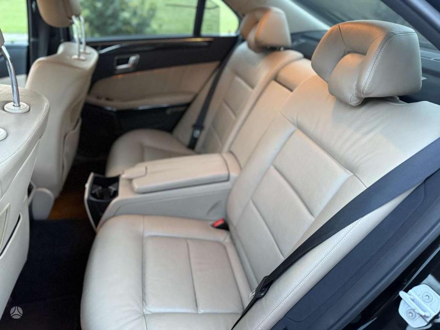 Black Mercedes-Benz E 350 2009 in Vilnius, with an engine capacity of 3.00 L and mileage of 490 thousand km for 5800 €, photo 23 on AUTOMOTO.COM.LV