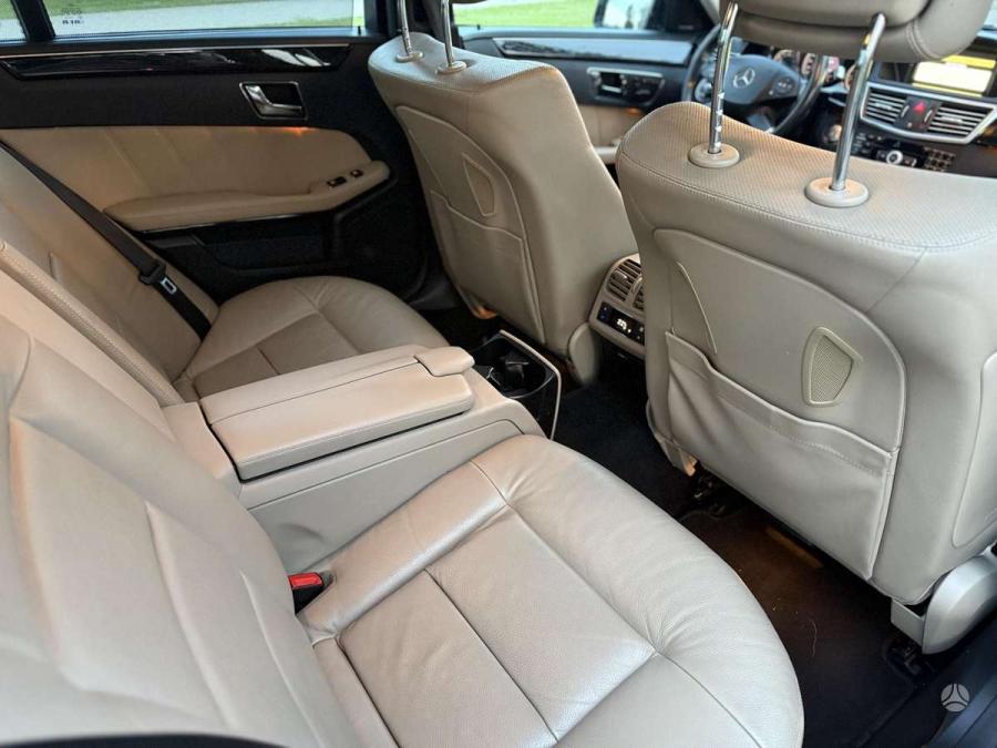 Black Mercedes-Benz E 350 2009 in Vilnius, with an engine capacity of 3.00 L and mileage of 490 thousand km for 5800 €, photo 26 on AUTOMOTO.COM.LV