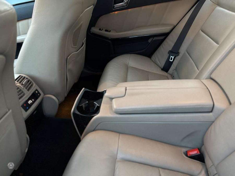 Black Mercedes-Benz E 350 2009 in Vilnius, with an engine capacity of 3.00 L and mileage of 490 thousand km for 5800 €, photo 28 on AUTOMOTO.COM.LV