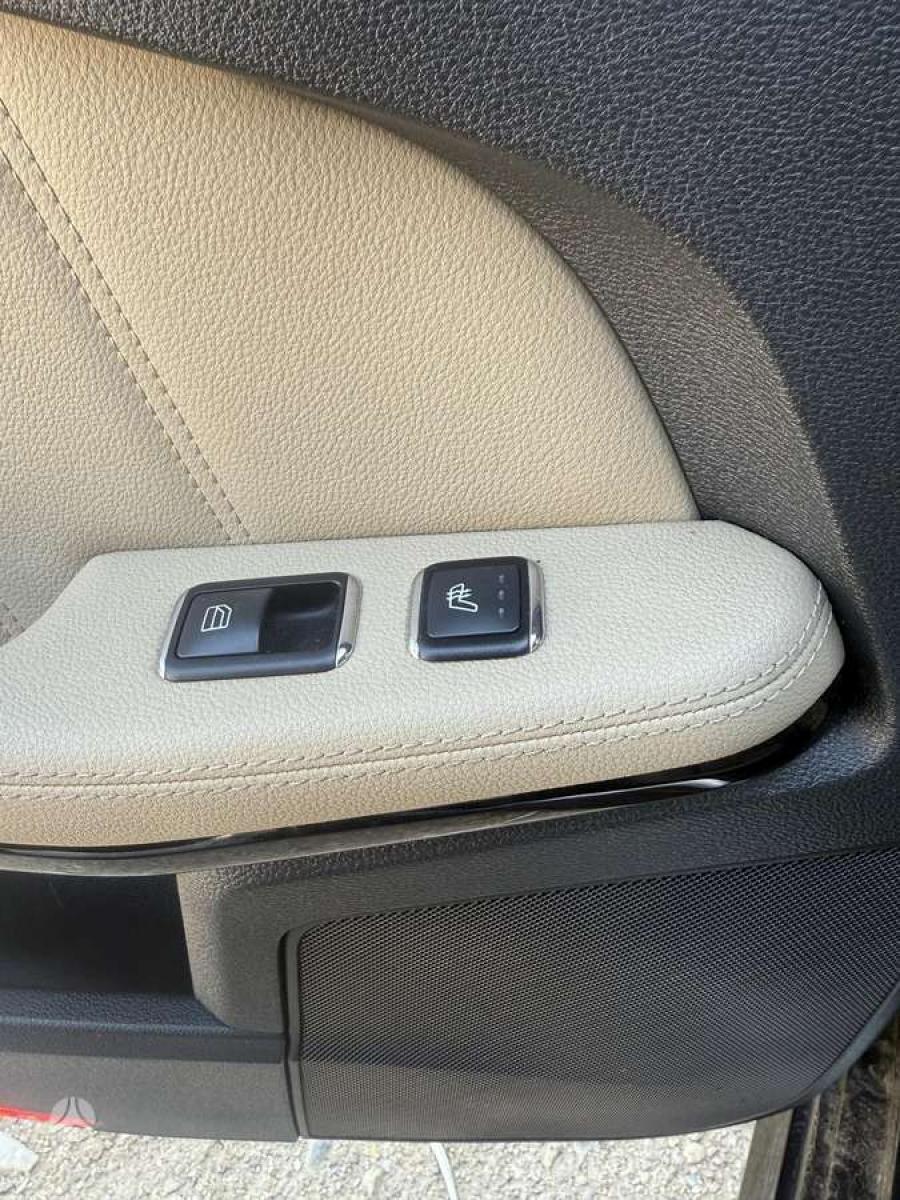 Black Mercedes-Benz E 350 2009 in Vilnius, with an engine capacity of 3.00 L and mileage of 490 thousand km for 5800 €, photo 31 on AUTOMOTO.COM.LV