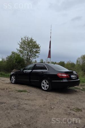 Black Mercedes-Benz E 350 2009 in Riga, with an engine capacity of 3.00 L and mileage of 327 thousand km for 7500 €, photo  on AUTOMOTO.COM.LV