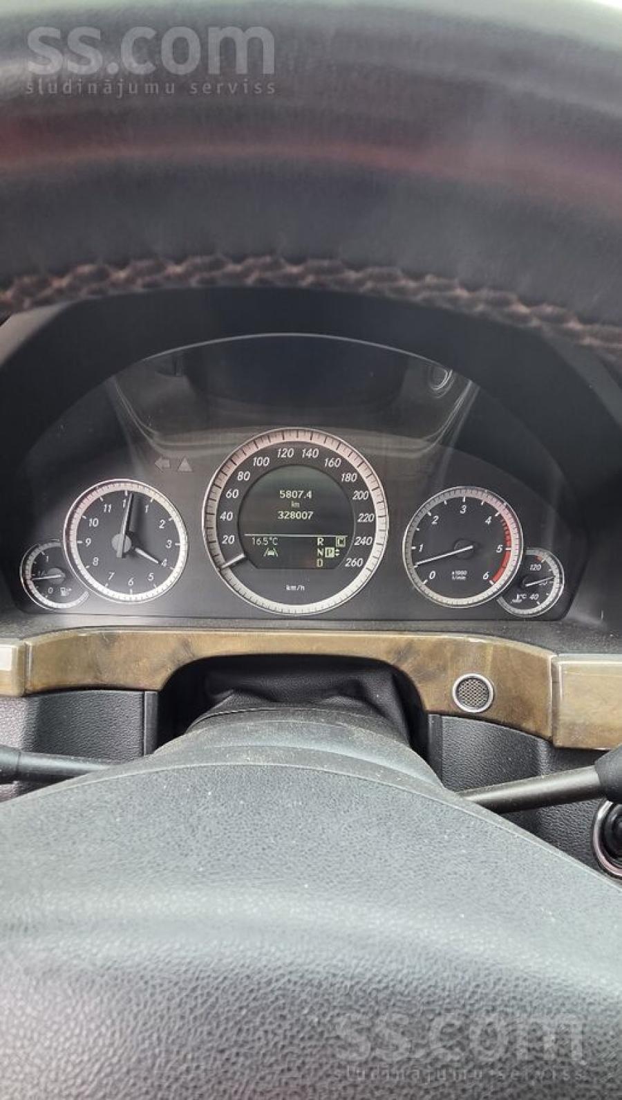 Black Mercedes-Benz E 350 2009 in Riga, with an engine capacity of 3.00 L and mileage of 327 thousand km for 7500 €, photo 9 on AUTOMOTO.COM.LV