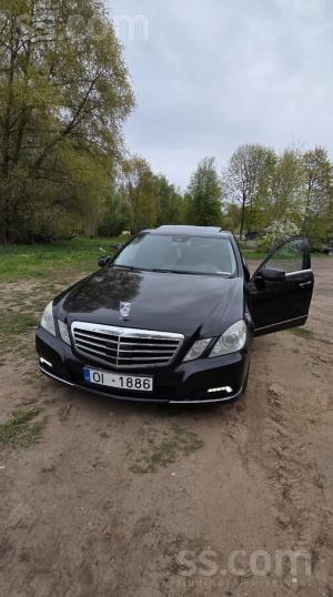 Black Mercedes-Benz E 350 2009 in Riga, with an engine capacity of 3.00 L and mileage of 327 thousand km for 7500 €, photo 10 on AUTOMOTO.COM.LV