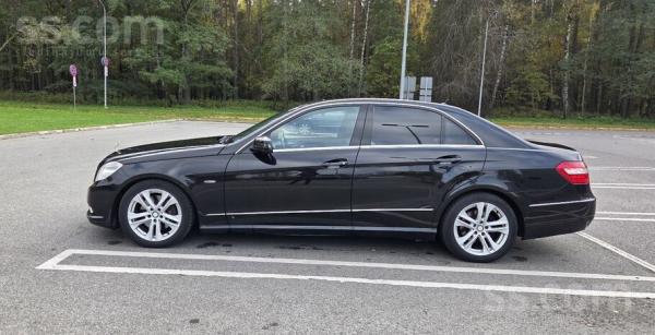 Melns Mercedes-Benz E 350 2009 Rīga, ar dzinēja tilpumu 3.00 L un nobraukumu 327 tūkst. km par 7500 €, foto 1 vietnē AUTOMOTO.COM.LV