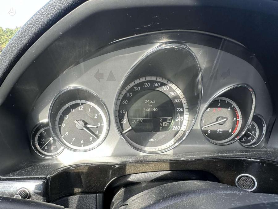 Melns Mercedes-Benz E 350 2009 Utena, ar dzinēja tilpumu 2.99 L un nobraukumu 340 tūkst. km par 4750 €, foto 12 vietnē AUTOMOTO.COM.LV