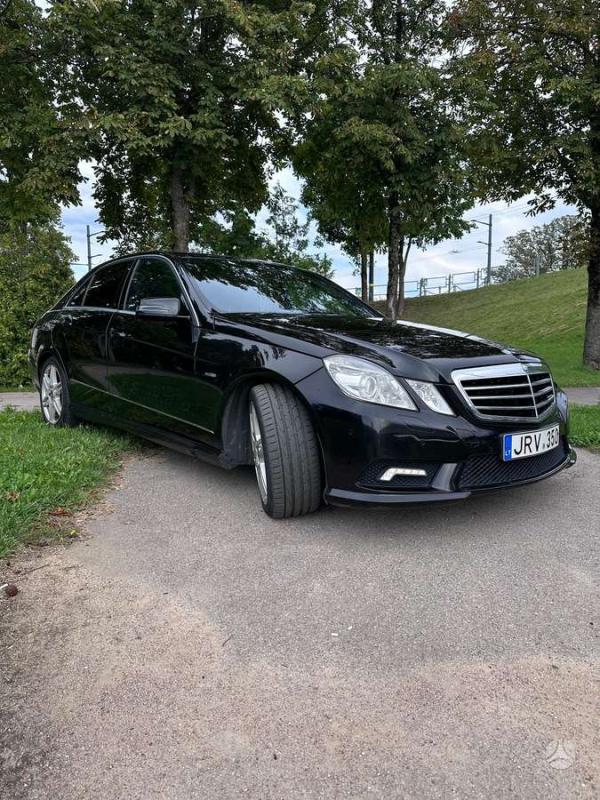 Mercedes-Benz E 350 2009 Kauņa vietnē Melns Mercedes-Benz E 350 2009 Kauņa, ar dzinēja tilpumu 2.99 L un nobraukumu 348 tūkst. km par 7500 €, foto 1 vietnē AUTOMOTO.COM.LV