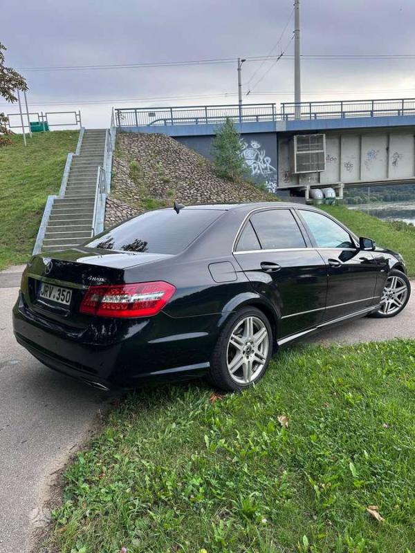 Mercedes-Benz E 350 2009 Kauņa vietnē Melns Mercedes-Benz E 350 2009 Kauņa, ar dzinēja tilpumu 2.99 L un nobraukumu 348 tūkst. km par 7500 €, foto 5 vietnē AUTOMOTO.COM.LV