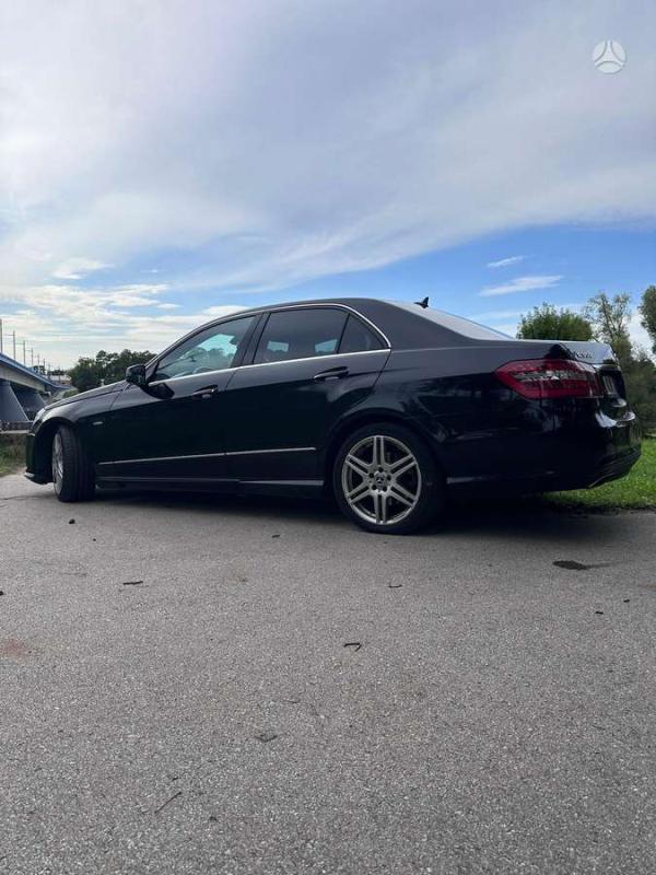 Mercedes-Benz E 350 2009 Kauņa vietnē Melns Mercedes-Benz E 350 2009 Kauņa, ar dzinēja tilpumu 2.99 L un nobraukumu 348 tūkst. km par 7500 €, foto 8 vietnē AUTOMOTO.COM.LV
