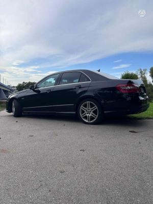 Black Mercedes-Benz E 350 2009 in Kaunas, with an engine capacity of 2.99 L and mileage of 348 thousand km for 7500 €, photo 8 on AUTOMOTO.COM.LV