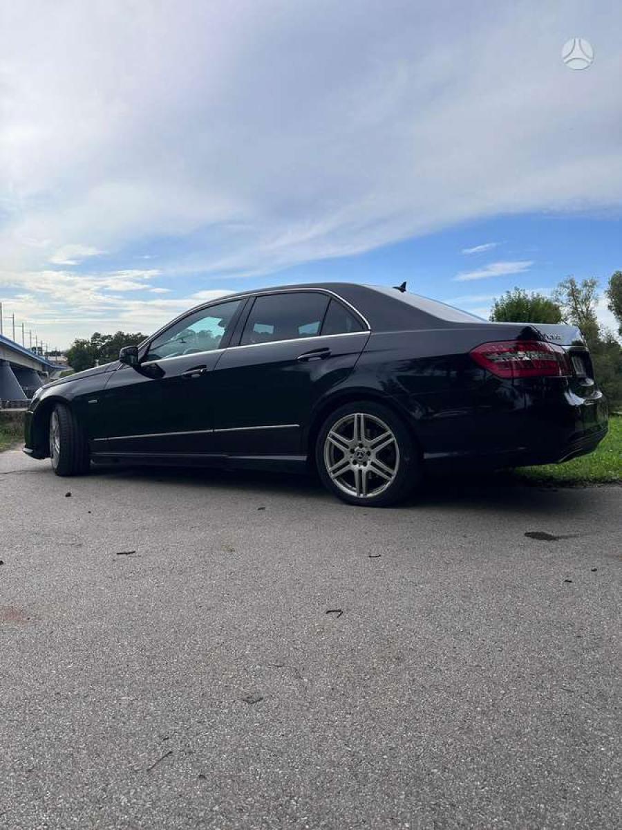 Black Mercedes-Benz E 350 2009 in Kaunas, with an engine capacity of 2.99 L and mileage of 348 thousand km for 7500 €, photo 8 on AUTOMOTO.COM.LV
