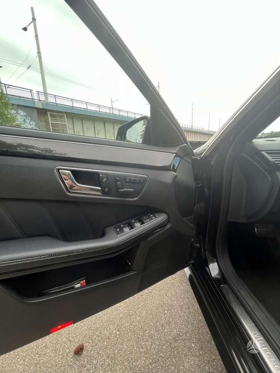 Black Mercedes-Benz E 350 2009 in Kaunas, with an engine capacity of 2.99 L and mileage of 348 thousand km for 7500 €, photo 17 on AUTOMOTO.COM.LV