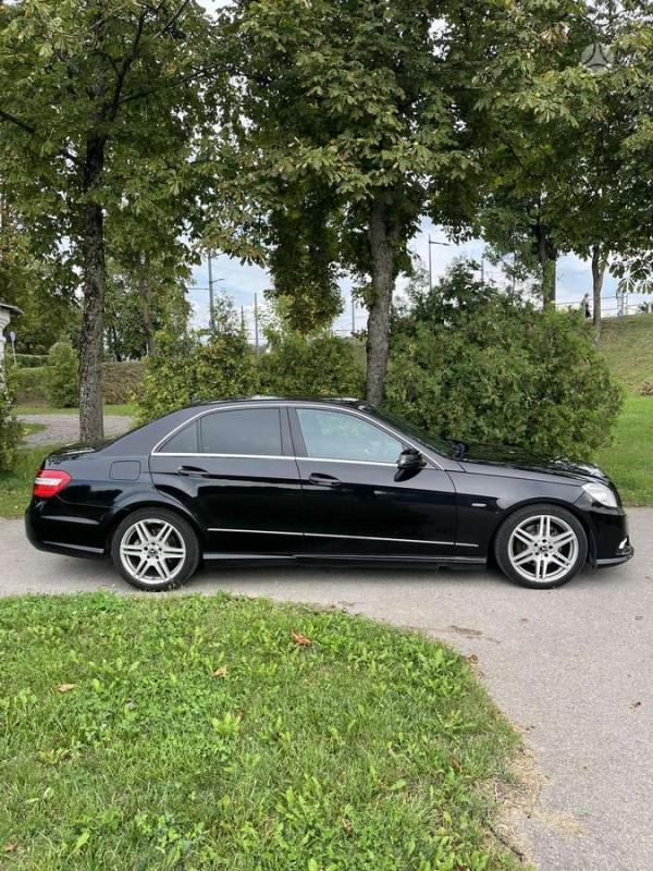 Мерседес E 350 2009 в Каунас на AUTOMOTO.COM.LV Черный Мерседес E 350 2009 в Каунас, объемом двигателя 2.99 л и пробегом 348 тыс. км за 7500 €, фото 4 на AUTOMOTO.COM.LV