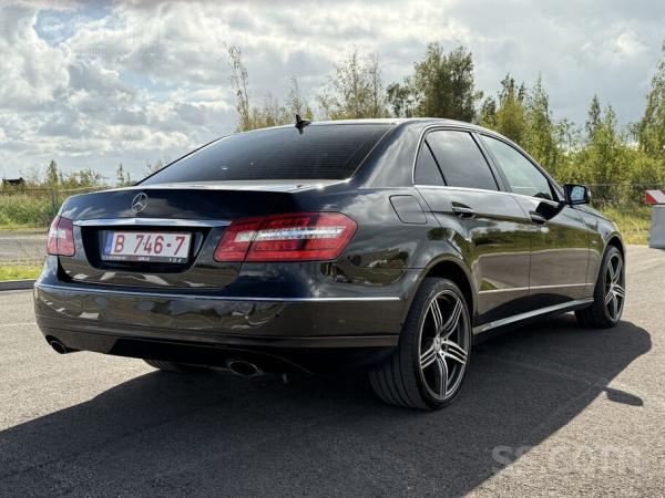 Black Mercedes-Benz E 350 2009 in Liepaja, with an engine capacity of 3.00 L and mileage of 277 thousand km for 7800 €, photo 3 on AUTOMOTO.COM.LV