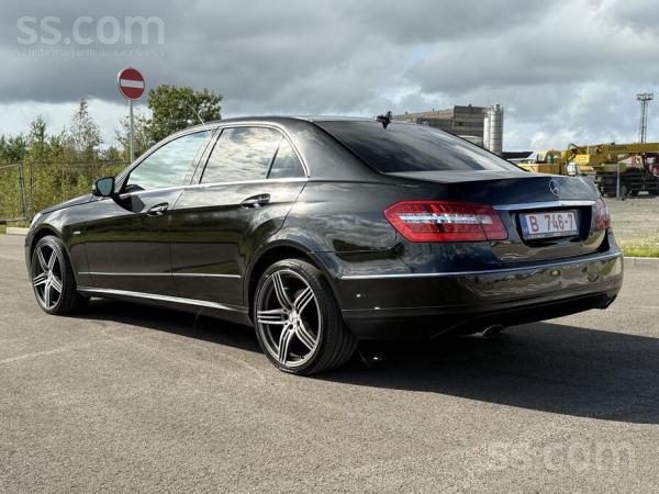 Black Mercedes-Benz E 350 2009 in Liepaja, with an engine capacity of 3.00 L and mileage of 277 thousand km for 7800 €, photo 5 on AUTOMOTO.COM.LV