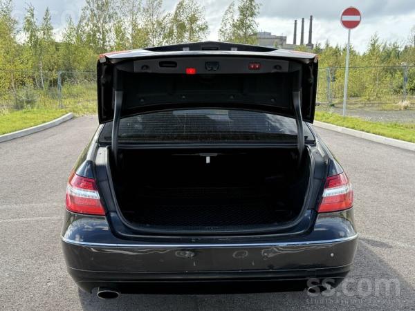 Black Mercedes-Benz E 350 2009 in Liepaja, with an engine capacity of 3.00 L and mileage of 277 thousand km for 7800 €, photo 10 on AUTOMOTO.COM.LV