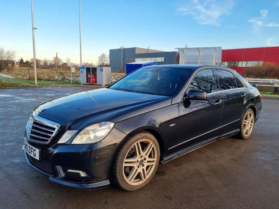 Melns Mercedes-Benz E 350 2010 Tauragė, ar dzinēja tilpumu 3.00 L un nobraukumu 256 tūkst. km par 4250 €, foto 1 vietnē AUTOMOTO.COM.LV