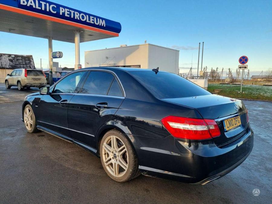 Melns Mercedes-Benz E 350 2010 Tauragė, ar dzinēja tilpumu 3.00 L un nobraukumu 256 tūkst. km par 4250 €, foto 3 vietnē AUTOMOTO.COM.LV
