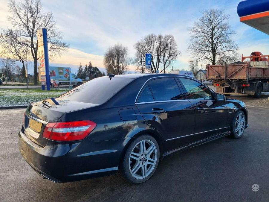 Melns Mercedes-Benz E 350 2010 Tauragė, ar dzinēja tilpumu 3.00 L un nobraukumu 256 tūkst. km par 4250 €, foto 4 vietnē AUTOMOTO.COM.LV