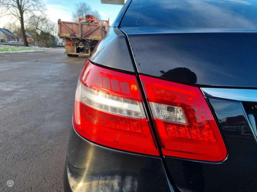 Melns Mercedes-Benz E 350 2010 Tauragė, ar dzinēja tilpumu 3.00 L un nobraukumu 256 tūkst. km par 4250 €, foto 7 vietnē AUTOMOTO.COM.LV