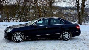 Black Mercedes-Benz E 350 2010 in Siauliai, with an engine capacity of 2.99 L and mileage of 360 thousand km for 7200 €, photo 2 on AUTOMOTO.COM.LV