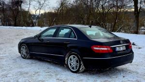 Black Mercedes-Benz E 350 2010 in Siauliai, with an engine capacity of 2.99 L and mileage of 360 thousand km for 7200 €, photo 3 on AUTOMOTO.COM.LV