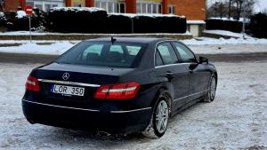 Black Mercedes-Benz E 350 2010 in Siauliai, with an engine capacity of 2.99 L and mileage of 360 thousand km for 7200 €, photo 4 on AUTOMOTO.COM.LV