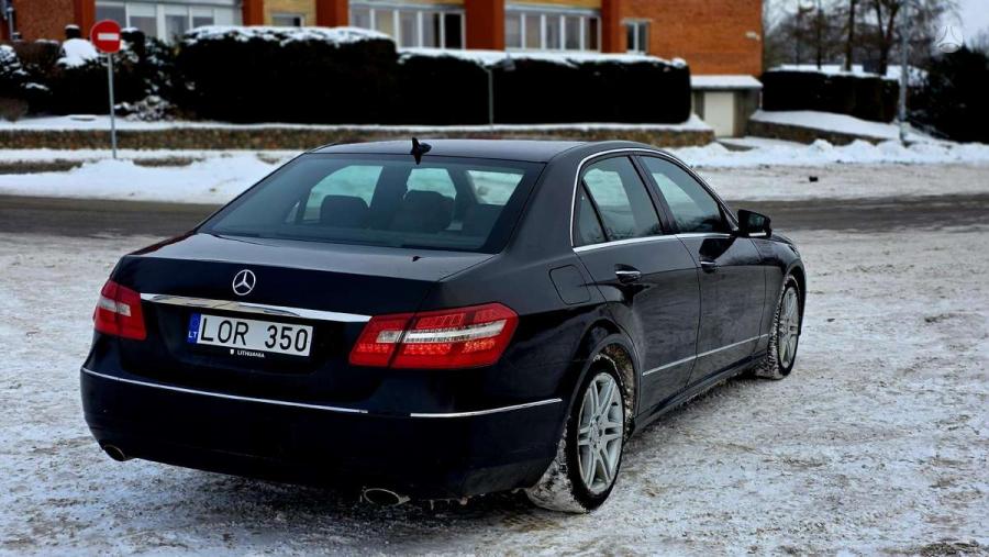 Black Mercedes-Benz E 350 2010 in Siauliai, with an engine capacity of 2.99 L and mileage of 360 thousand km for 7200 €, photo 4 on AUTOMOTO.COM.LV