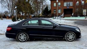 Black Mercedes-Benz E 350 2010 in Siauliai, with an engine capacity of 2.99 L and mileage of 360 thousand km for 7200 €, photo 5 on AUTOMOTO.COM.LV