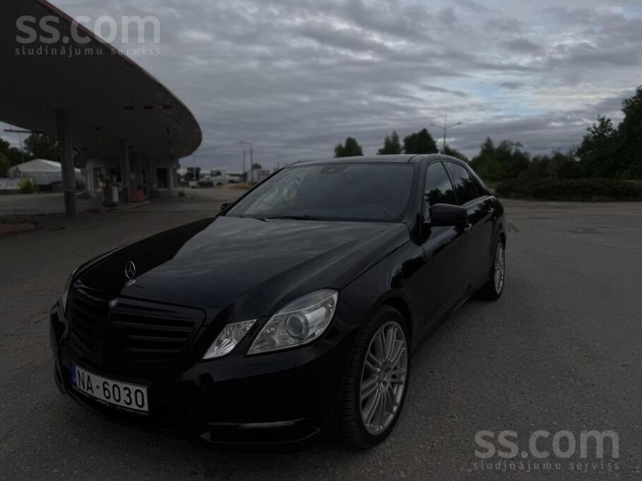 Melns Mercedes-Benz E 350 2010 Ogre, ar dzinēja tilpumu 3.00 L un nobraukumu 264 tūkst. km par 9000 €, foto 3 vietnē AUTOMOTO.COM.LV