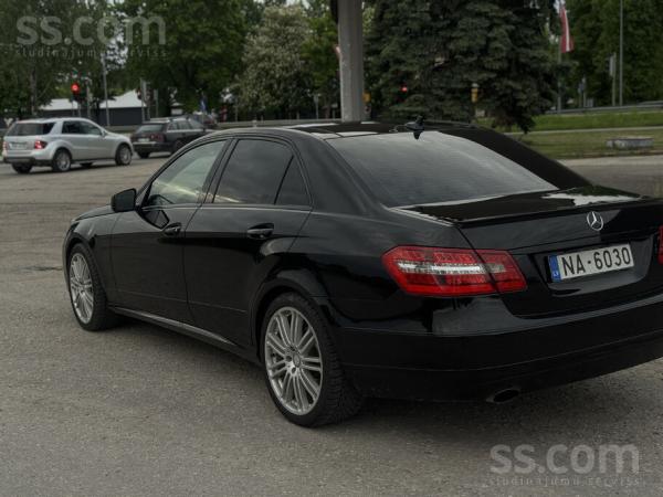 Melns Mercedes-Benz E 350 2010 Ogre, ar dzinēja tilpumu 3.00 L un nobraukumu 264 tūkst. km par 9000 €, foto 4 vietnē AUTOMOTO.COM.LV