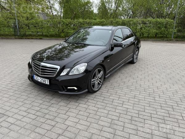 Black Mercedes-Benz E 350 2010 in Cesis, with an engine capacity of 3.00 L and mileage of 324 thousand km for 9600 €, photo 1 on AUTOMOTO.COM.LV