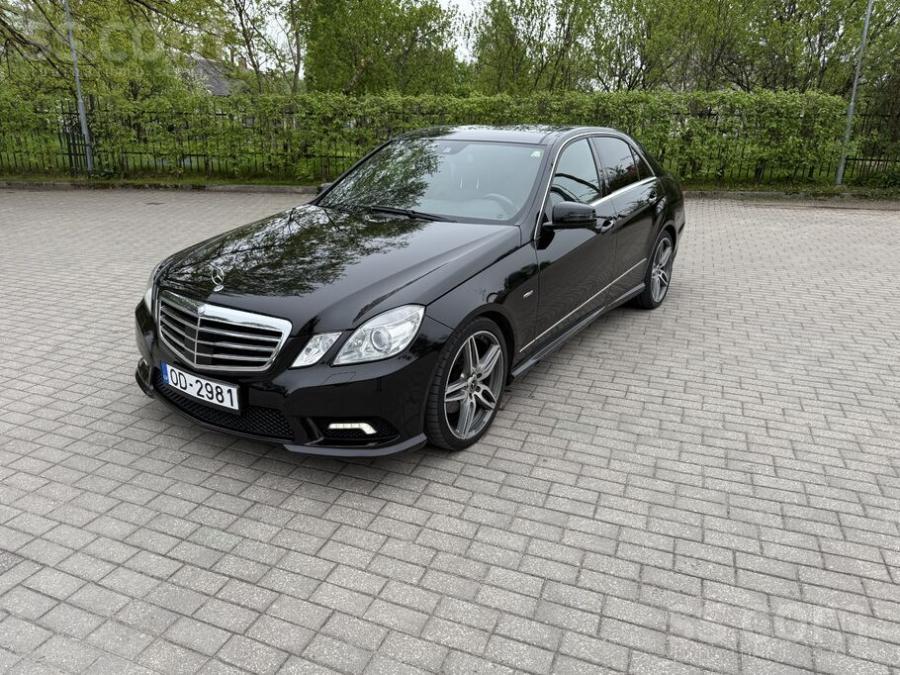 Melns Mercedes-Benz E 350 2010 Cēsis, ar dzinēja tilpumu 3.00 L un nobraukumu 324 tūkst. km par 9600 €, foto 1 vietnē AUTOMOTO.COM.LV