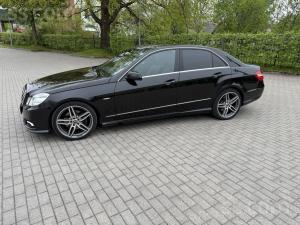 Melns Mercedes-Benz E 350 2010 Cēsis, ar dzinēja tilpumu 3.00 L un nobraukumu 324 tūkst. km par 9600 €, foto 4 vietnē AUTOMOTO.COM.LV