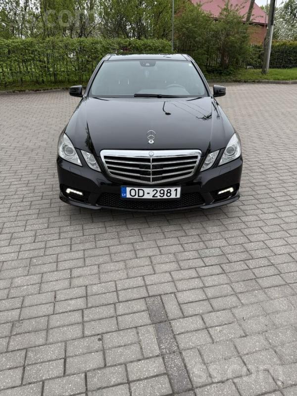 Black Mercedes-Benz E 350 2010 in Cesis, with an engine capacity of 3.00 L and mileage of 324 thousand km for 9600 €, photo 6 on AUTOMOTO.COM.LV
