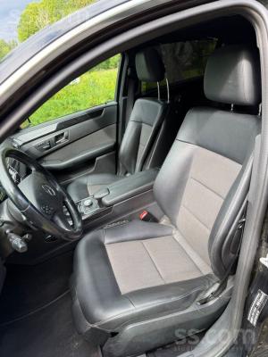 Melns Mercedes-Benz E 350 2010 Cēsis, ar dzinēja tilpumu 3.00 L un nobraukumu 324 tūkst. km par 9600 €, foto 9 vietnē AUTOMOTO.COM.LV