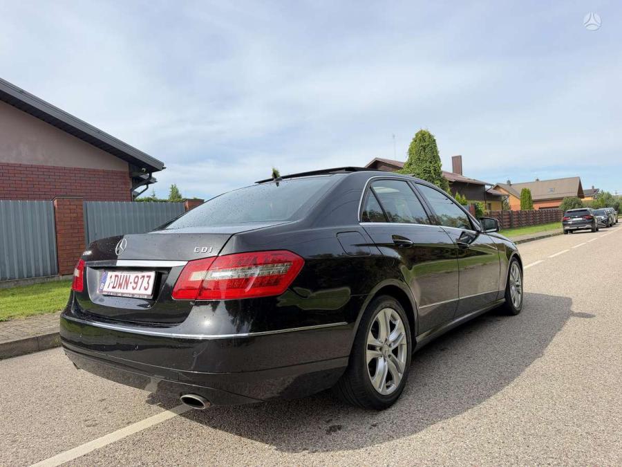 Black Mercedes-Benz E 350 2010 in Kaunas, with an engine capacity of 2.99 L and mileage of 320 thousand km for 5950 €, photo 6 on AUTOMOTO.COM.LV