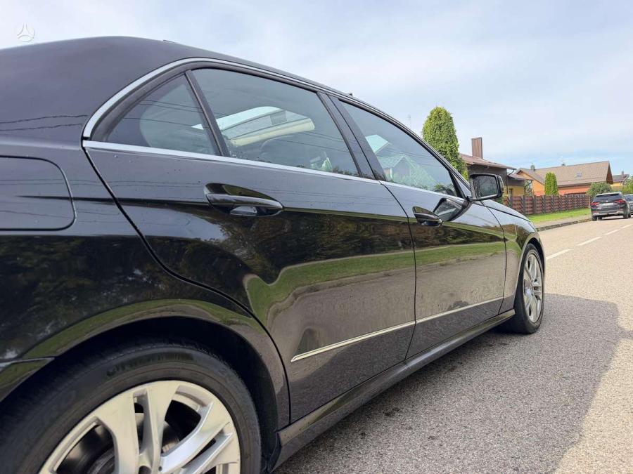 Black Mercedes-Benz E 350 2010 in Kaunas, with an engine capacity of 2.99 L and mileage of 320 thousand km for 5950 €, photo 9 on AUTOMOTO.COM.LV