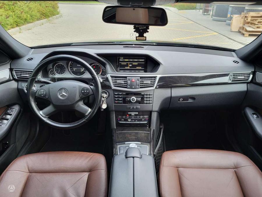 Black Mercedes-Benz E 350 2010 in Vilnius, with an engine capacity of 2.99 L and mileage of 330 thousand km for 7250 €, photo 14 on AUTOMOTO.COM.LV